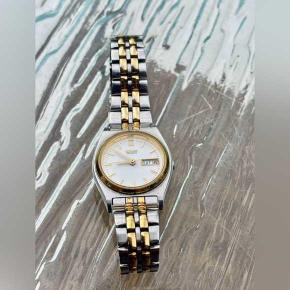 Seiko | Accessories | Vintage Seiko Womens Gold Silver Two Tone Watch 7n83 08 Needs Battery ...